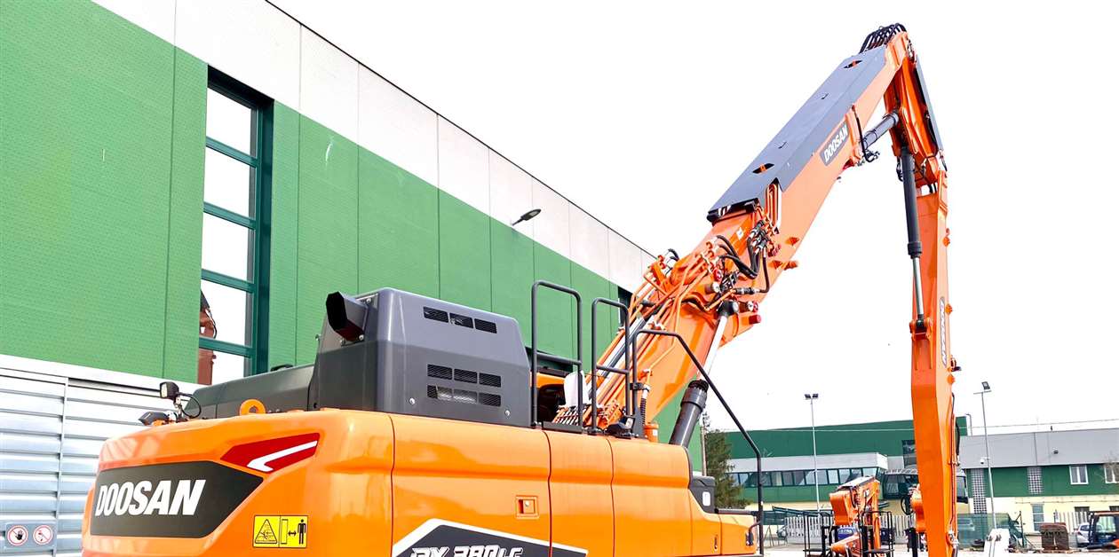 Doosan adds third demolition excavator - KHL Group Doosan adds third demolition excavator - KHL Group