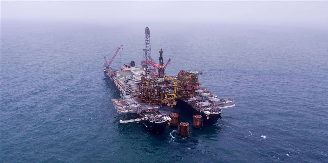 Allseas lifts 25,000 tonne platform - KHL Group