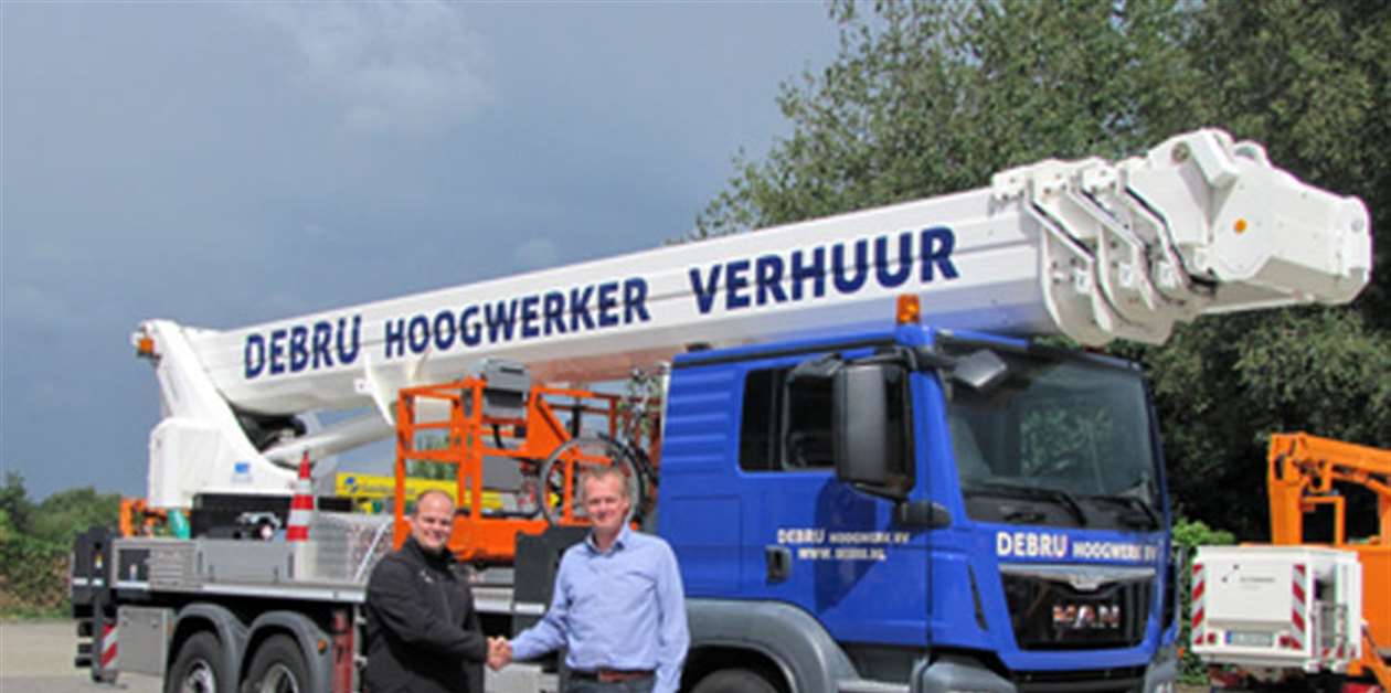 Height performance debut for Debru - KHL Group