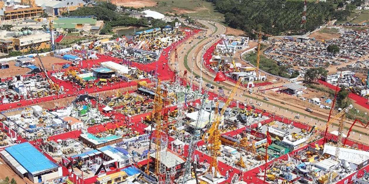 Excon opens with rousing speech from highways minister - KHL Group