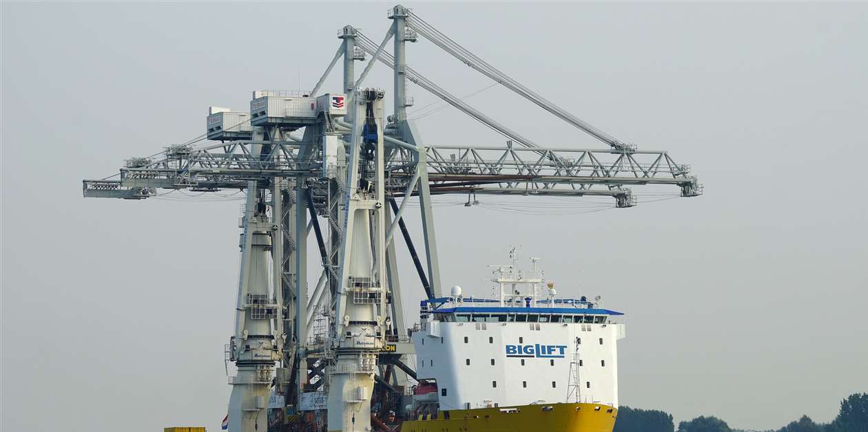 BigLift transports oversized STS container cranes - KHL Group