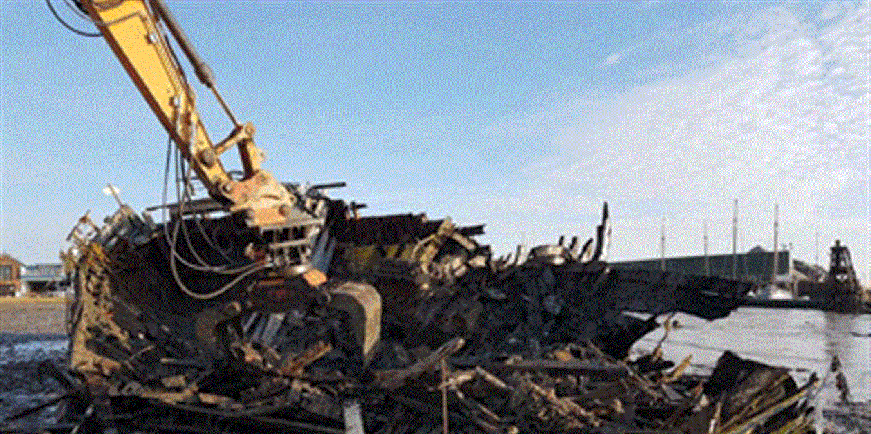 Erith shapes up to ship out wrecked houseboat - KHL Group