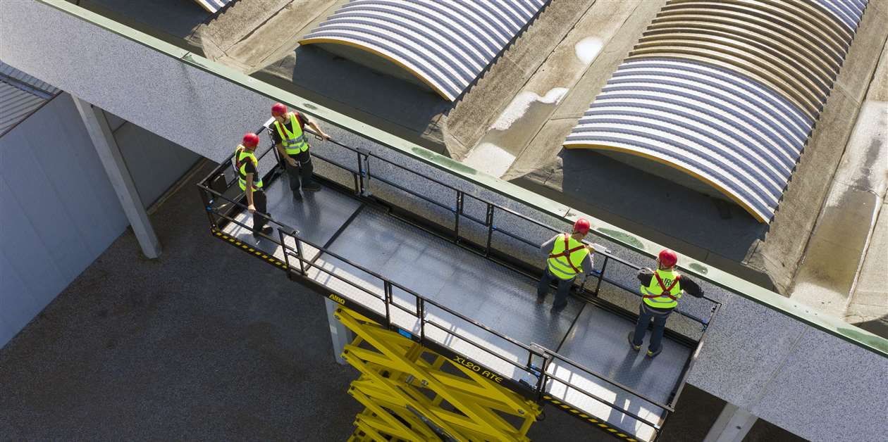 Airo debuts 6-person scissor lift at GIS - KHL Group