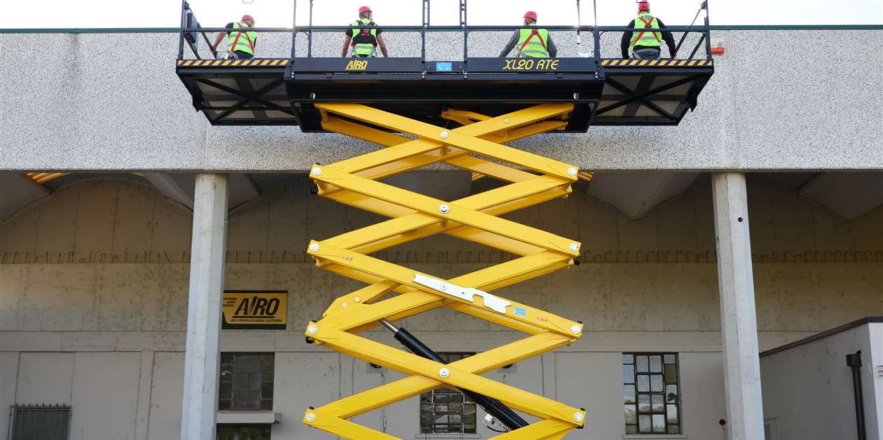 Airo debuts 6-person scissor lift at GIS - KHL Group