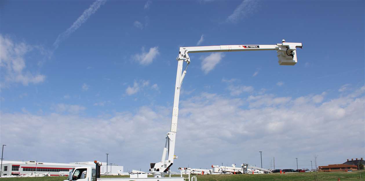 Terex Utilities debuts all-electric bucket truck - KHL Group