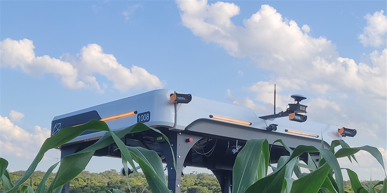 Solinftec’s autonomous robot monitors crop changes, conditions - KHL Group