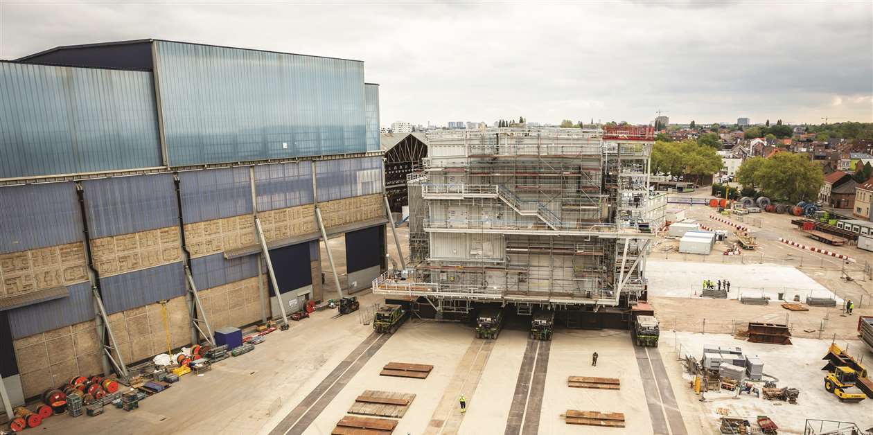 How was Aertssen Kranen successful in 3,800 tonne substation move ...