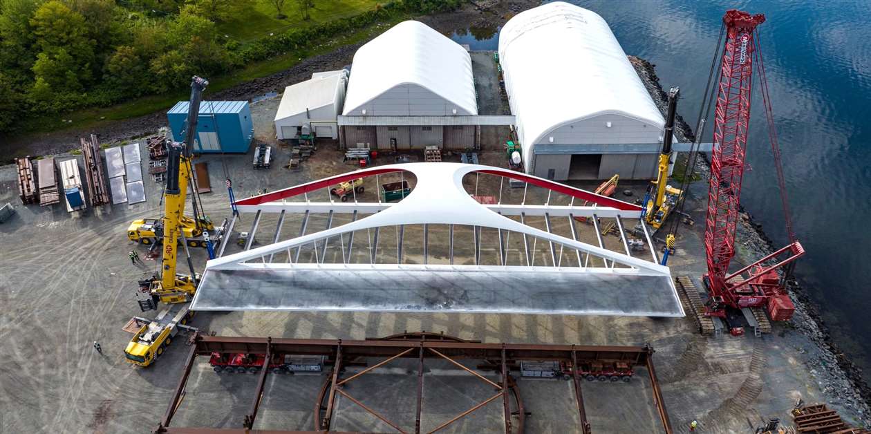 R&D Crane utilizes four cranes for complex Canadian bridge lift - KHL Group