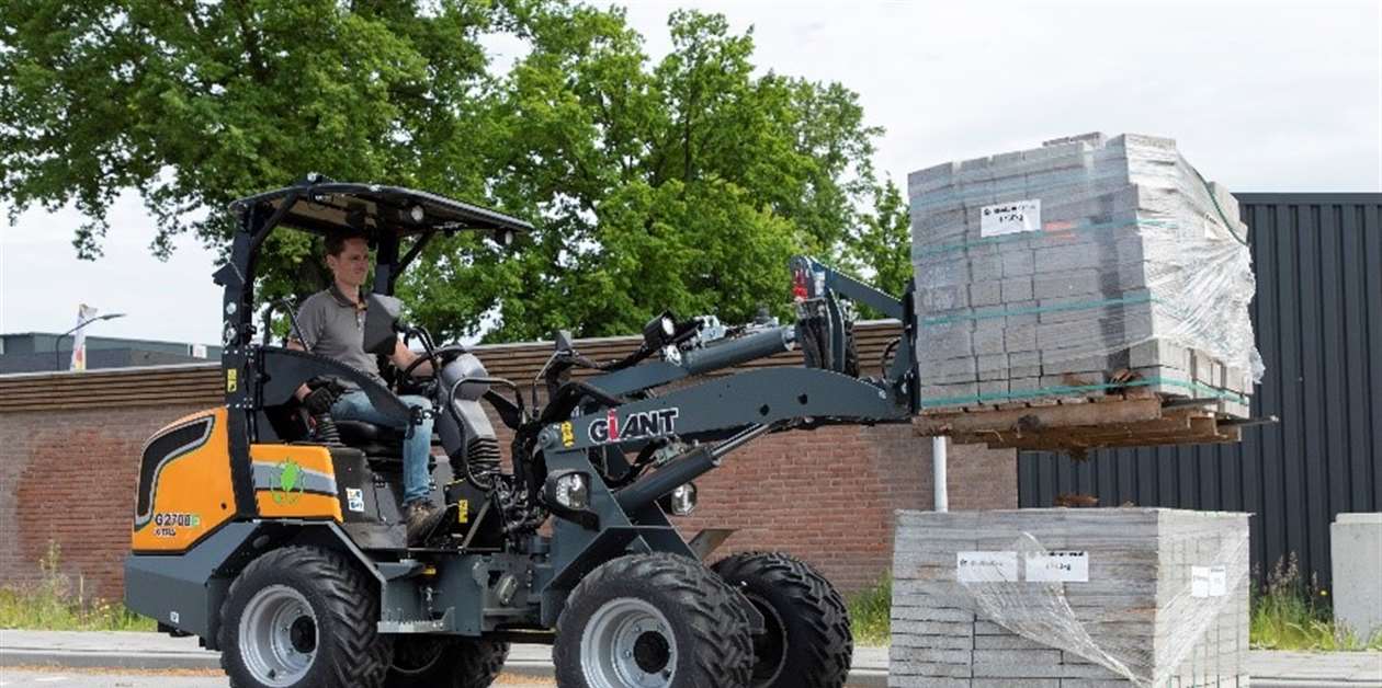Tobroco-Giant delivers 1,000th G2700 loader - KHL Group