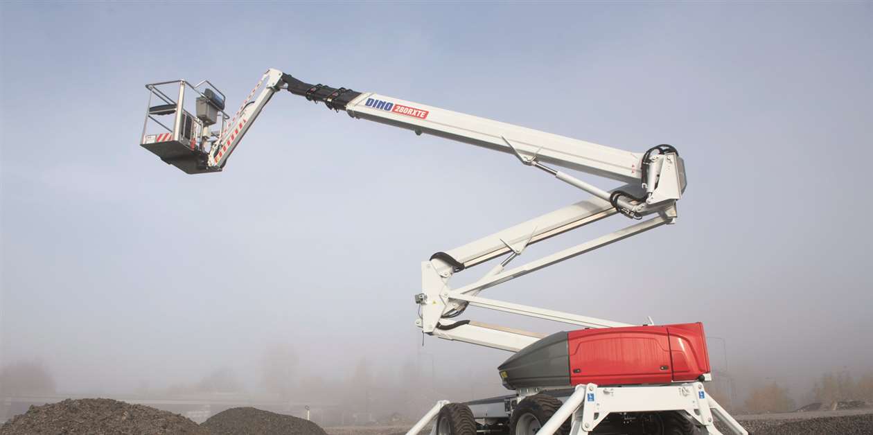 Articulating booms: Electric launches - KHL Group