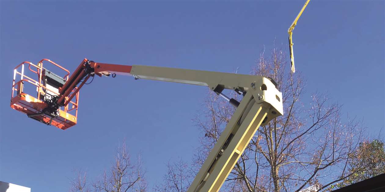 Articulating booms: Electric launches - KHL Group