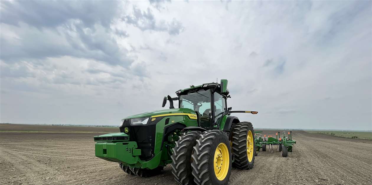 Video: John Deere Demos Autonomy on Deere 8R Tractor - KHL Group
