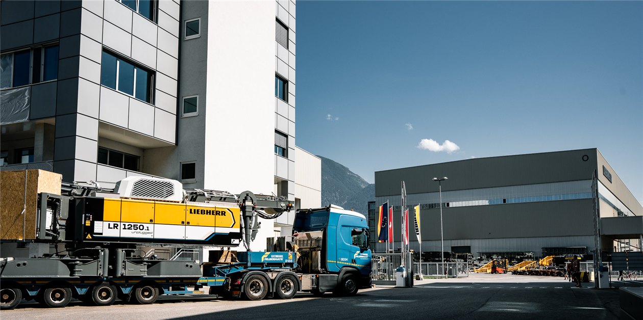 Bigge purchases first all-electric crawler crane in West Coast - KHL Group