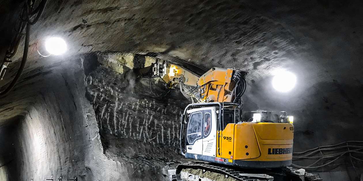Liebherr launches new R 930 Tunnel crawler excavator - KHL Group
