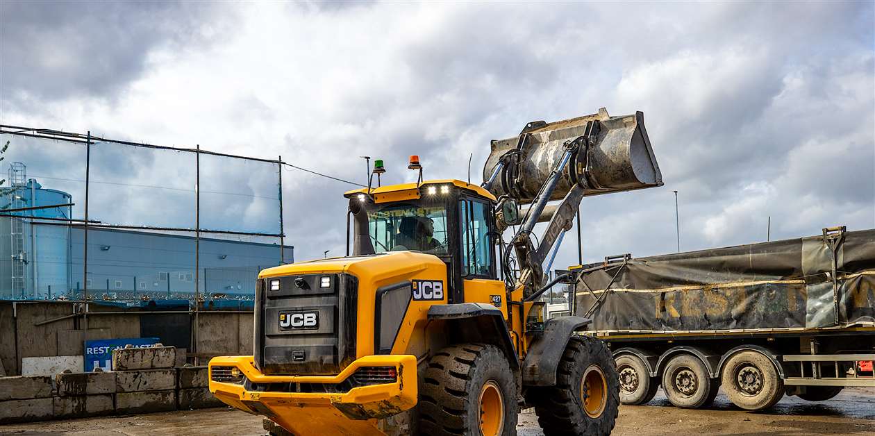 UK rental firm places £2 million JCB order - KHL Group