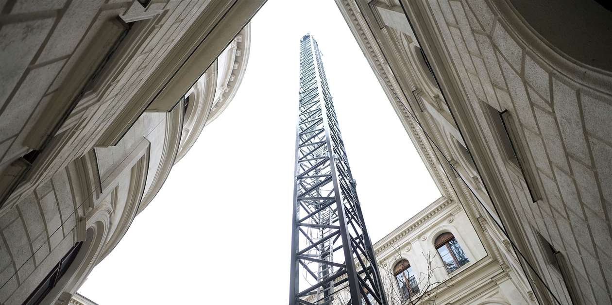 Historic renovation with a first new tower crane - KHL Group