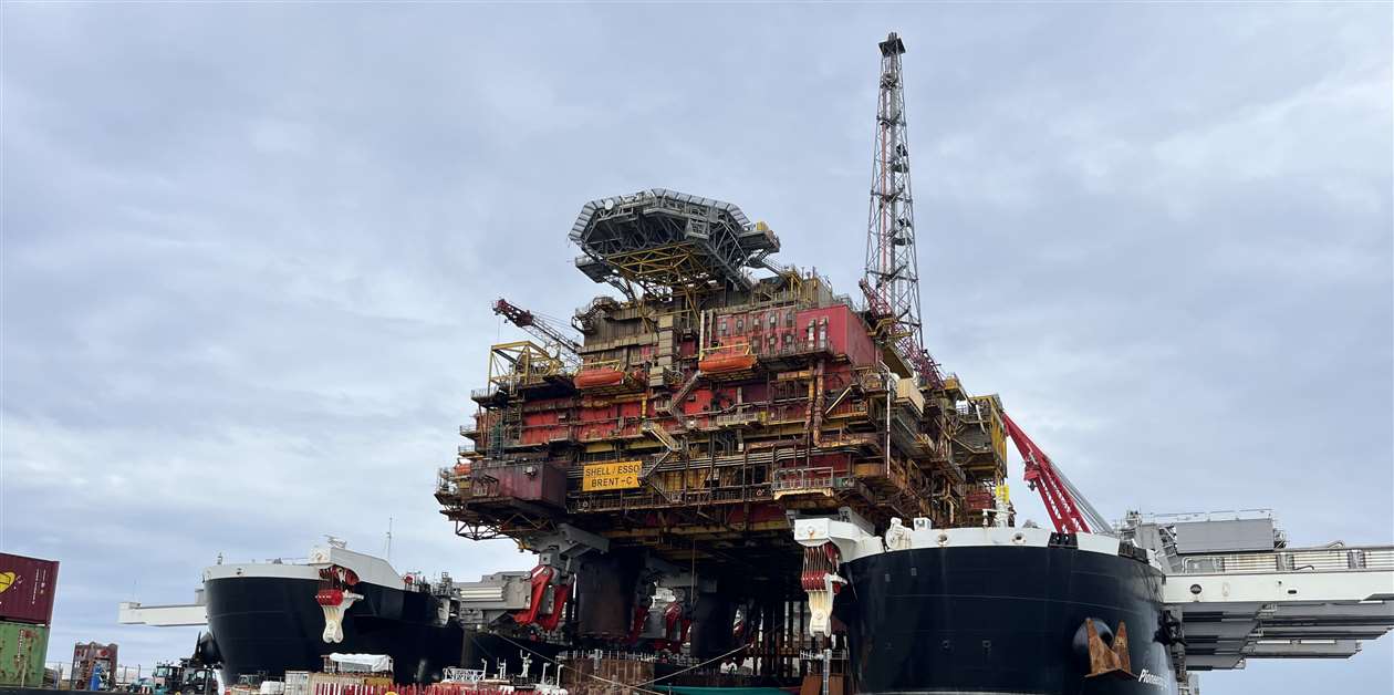 On the skids: loading in a 31,000 tonne module - KHL Group