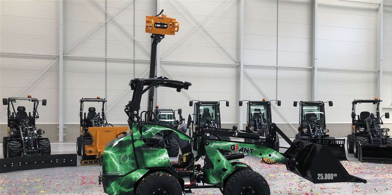 Tobroco-Giant builds 25,000th machine - KHL Group