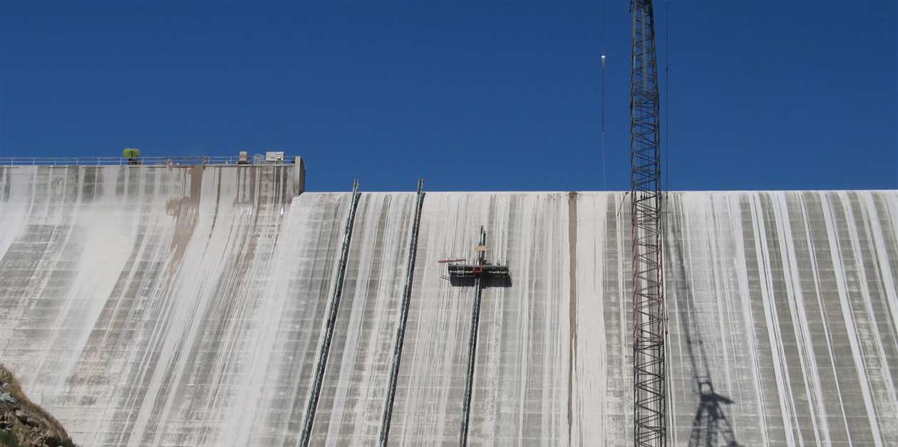 Vertical work - ALH takes the mast climber market's temperature - KHL Group