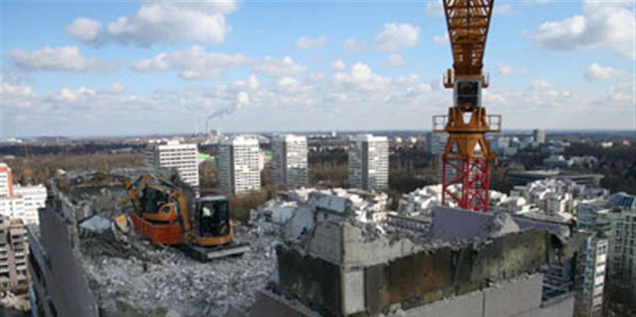 A head for heights needed during Munich demolition - KHL Group