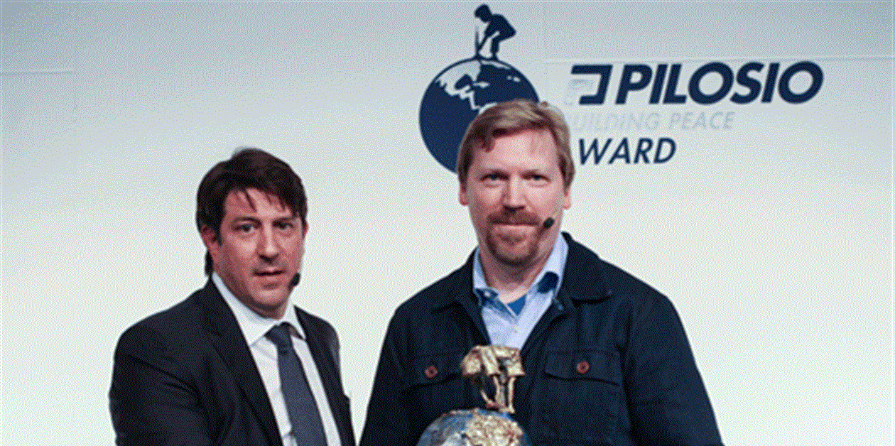 Cameron Sinclair wins Building the Peace award - KHL Group