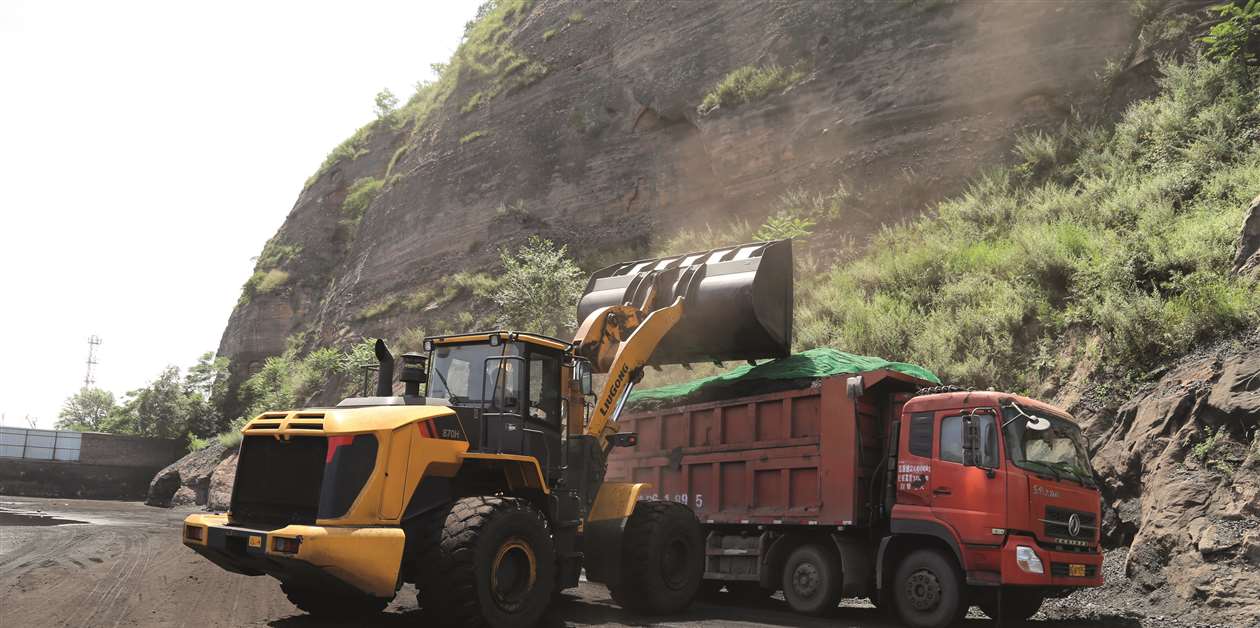 Wheeled loaders: rising to the challenge - KHL Group