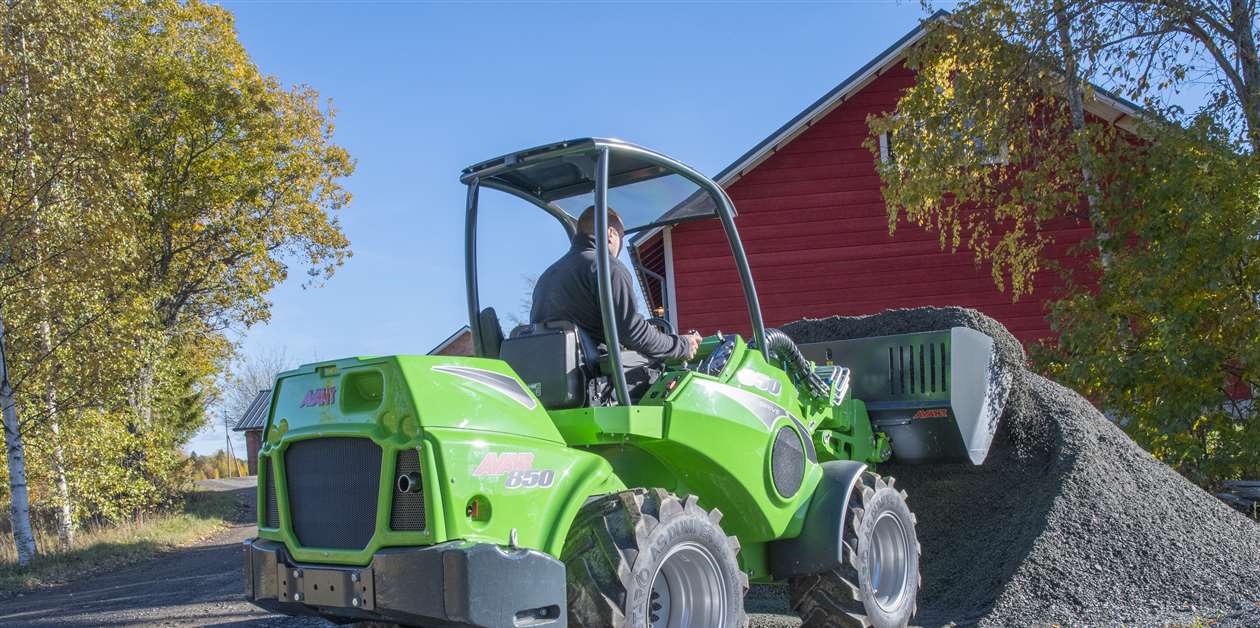 Compact loaders: Tipping point - KHL Group