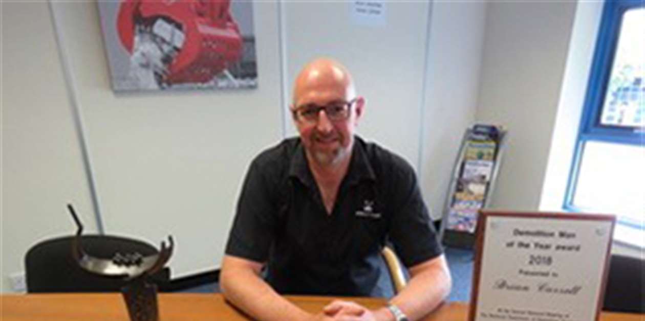 Federation honours Brian Carroll - KHL Group