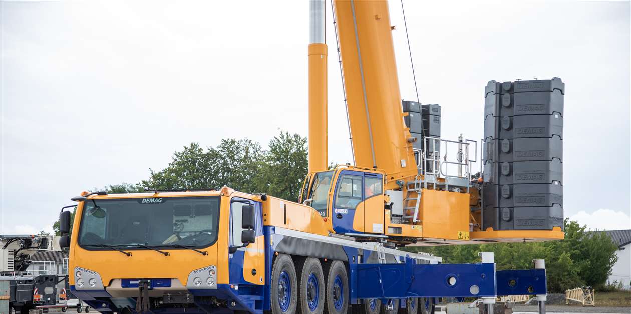 Brand new 450 tonne Demag crane - KHL Group