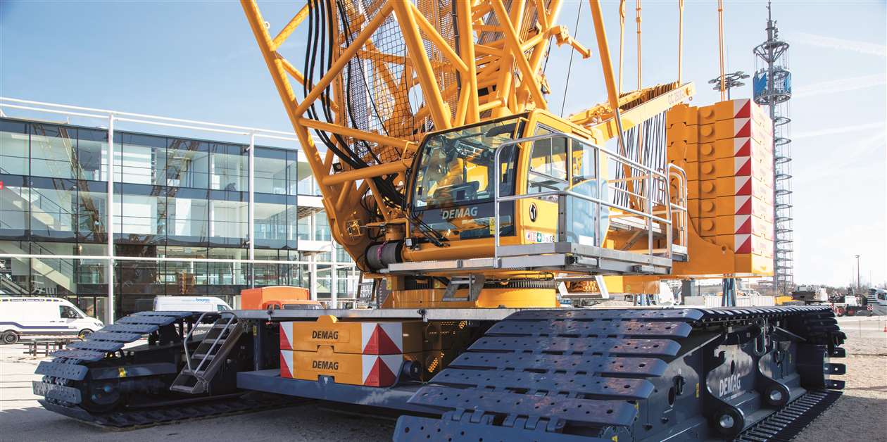 Crawler cranes: Model displays - KHL Group