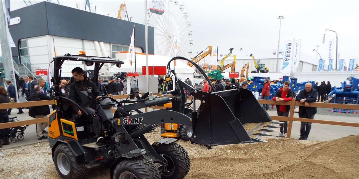 Compact loaders: Tipping point - KHL Group