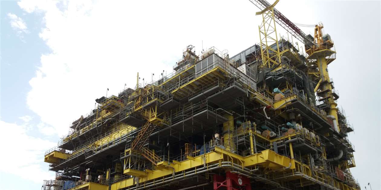 Mega Jack lifts topside - KHL Group