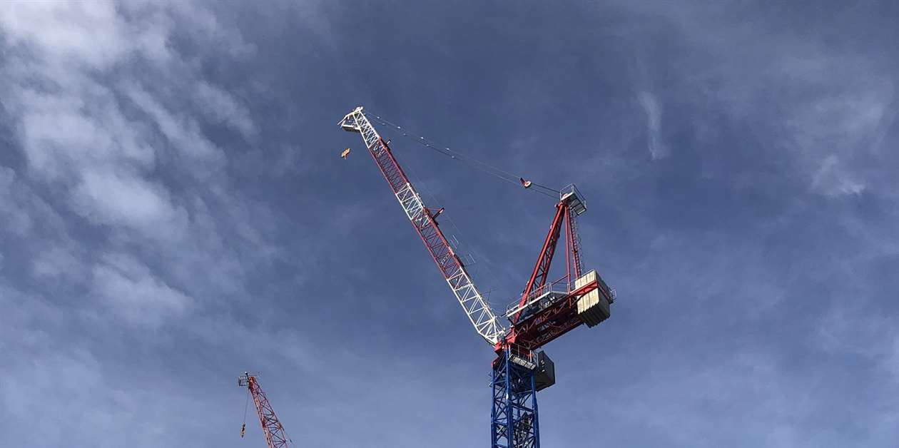 Tall freestanding luffing jib - KHL Group