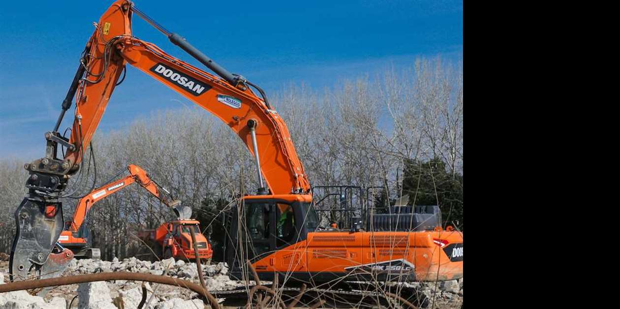 Develon fleet helps clear former Innocenti factory plant - KHL Group