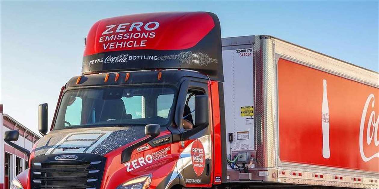 Daimler supplies Reyes Coca-Cola Bottling with 20 electric trucks - KHL ...