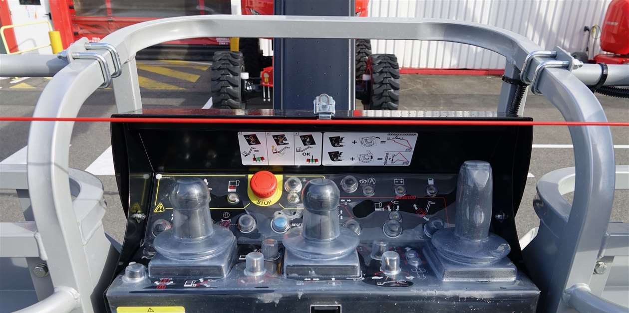 Manitou adapts MEWP for boat hulls - KHL Group