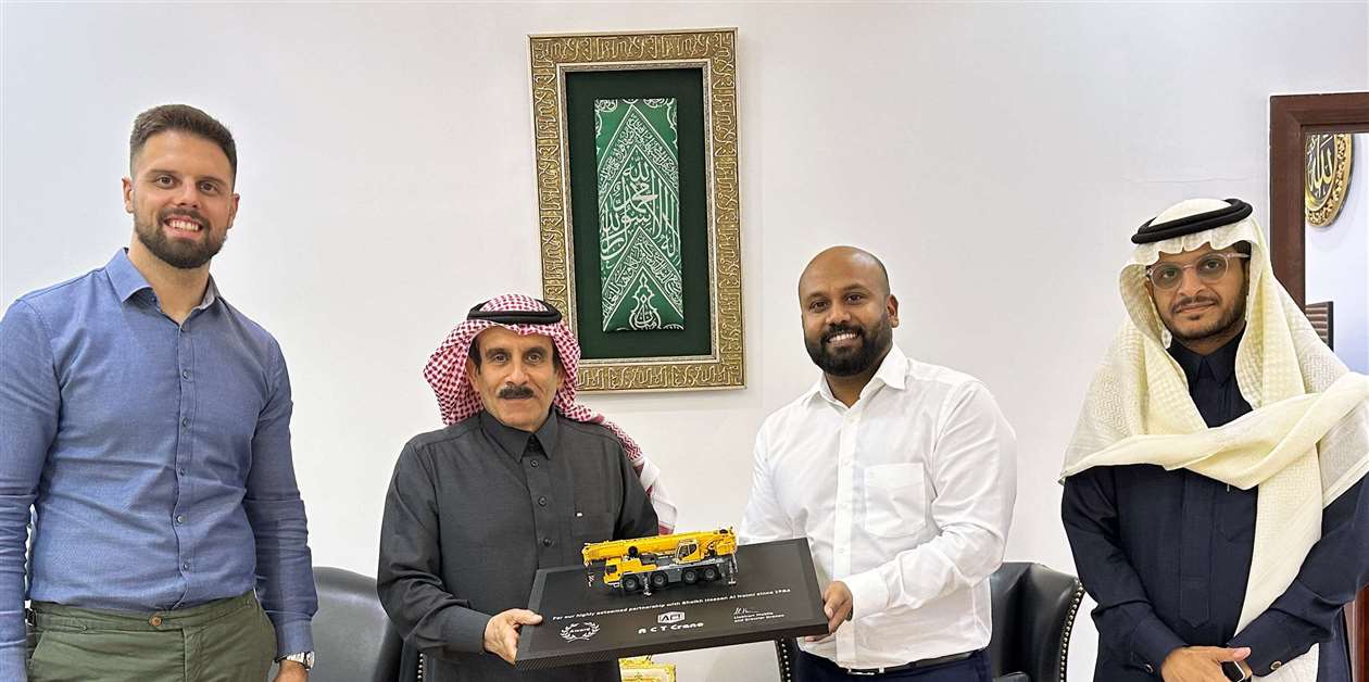 ACT orders 18 new Liebherr cranes - KHL Group