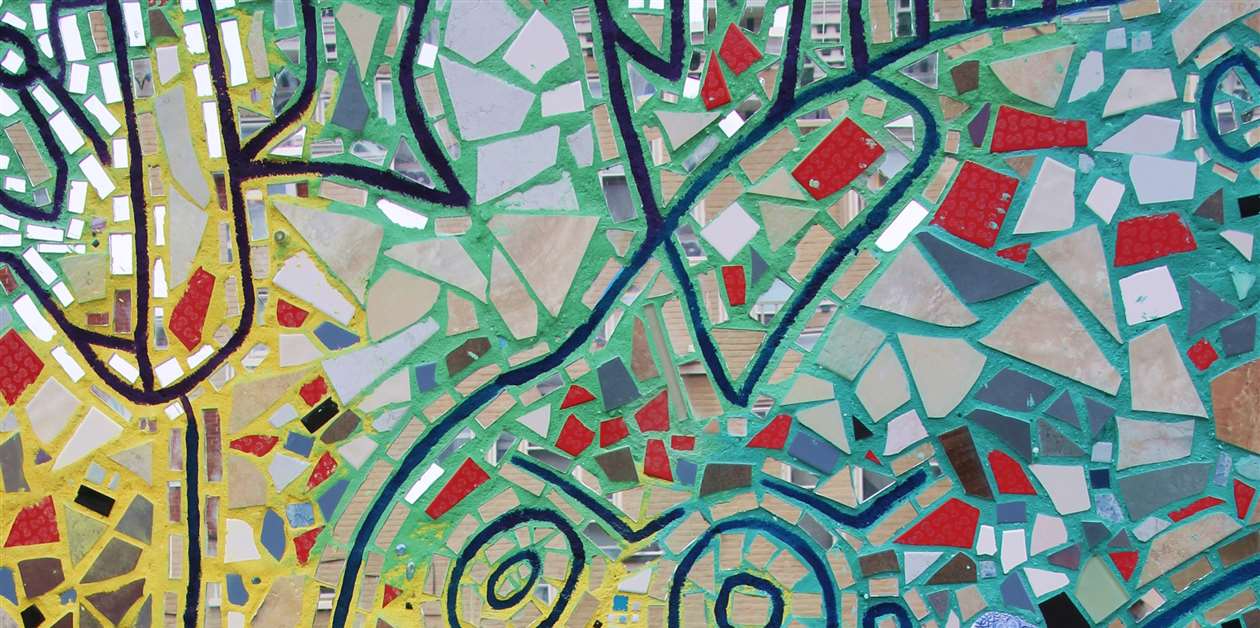 JLG scissors help create mural - KHL Group