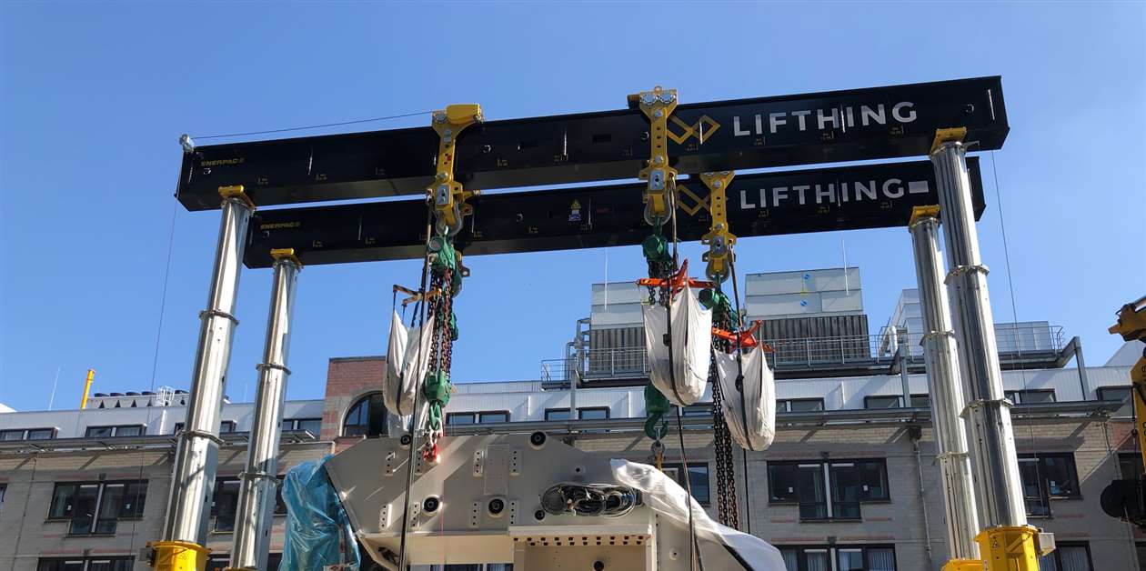 Lifthing uses Enerpac gantry at Belgian hospital - KHL Group