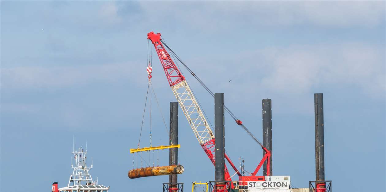 Lifting a TBM from the sea - KHL Group