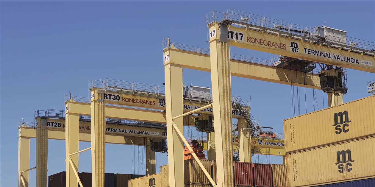 Dockside lifting: first rate - KHL Group