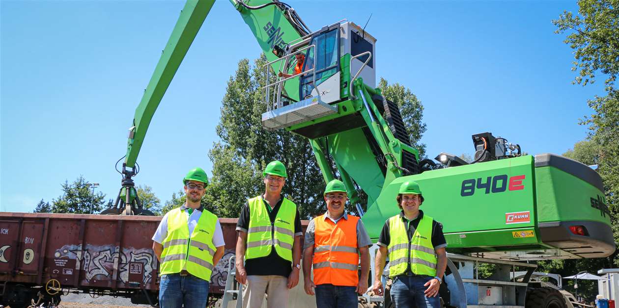Sennebogen 840 E handles scrap at Swiss steelworks - KHL Group