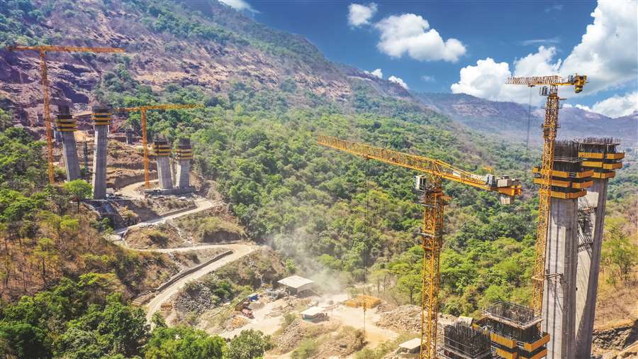 How tower cranes are helping the latest global projects - KHL Group