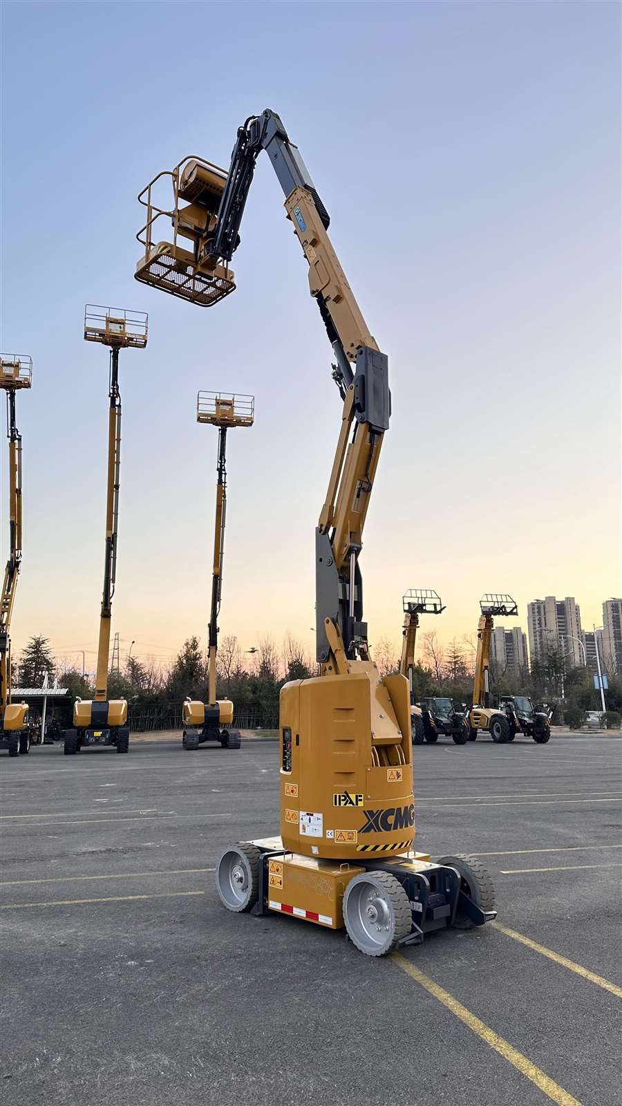 XCMG introduces new compact boom - KHL Group